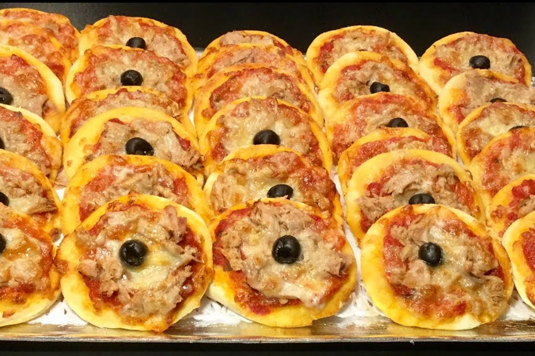 Mini pizzas - 20 pièces | Boucherie Levy 17